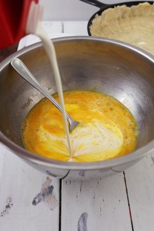 Garden Fresh Spinach Tomato Quiche {Vegetarian} | Cast Iron Skillet ...