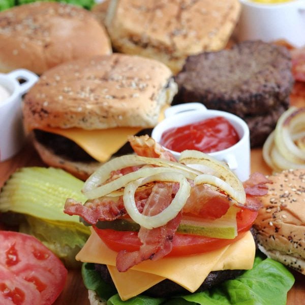 Air Fryer Hamburgers - Perfect Juicy & Slightly Crispy Patties - Savor ...