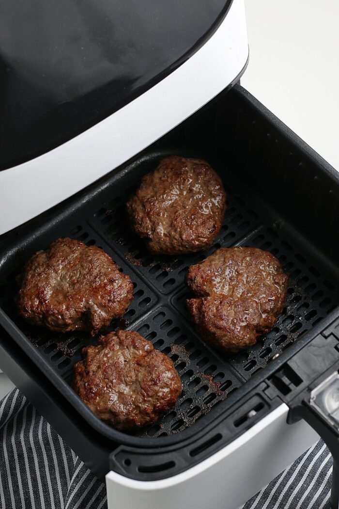 Air Fryer Hamburgers - Perfect Juicy & Slightly Crispy Patties - Savor ...