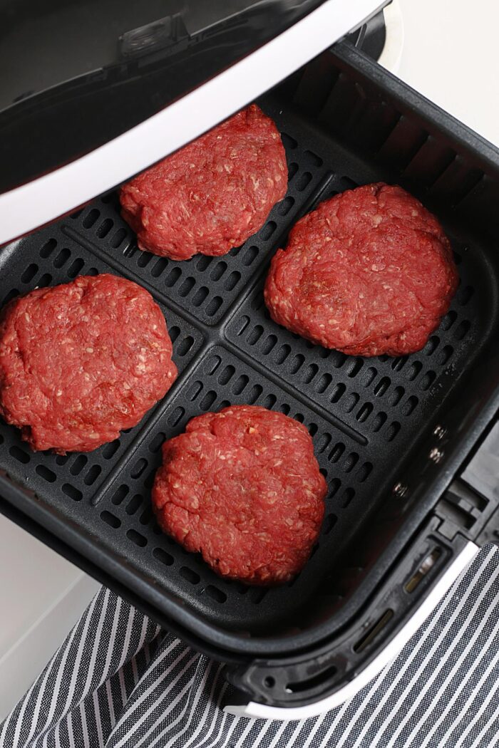 Air Fryer Hamburgers - Perfect Juicy & Slightly Crispy Patties - Savor ...